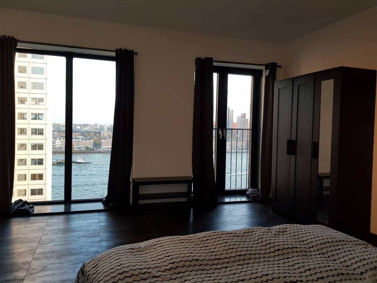 Luxury 2-bedroom Apartment (Red Apple) – Rooms & Houses